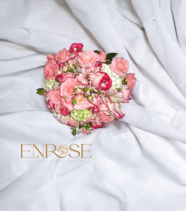 Buquê de Noiva com Rosas Mescladas – enrose ltda