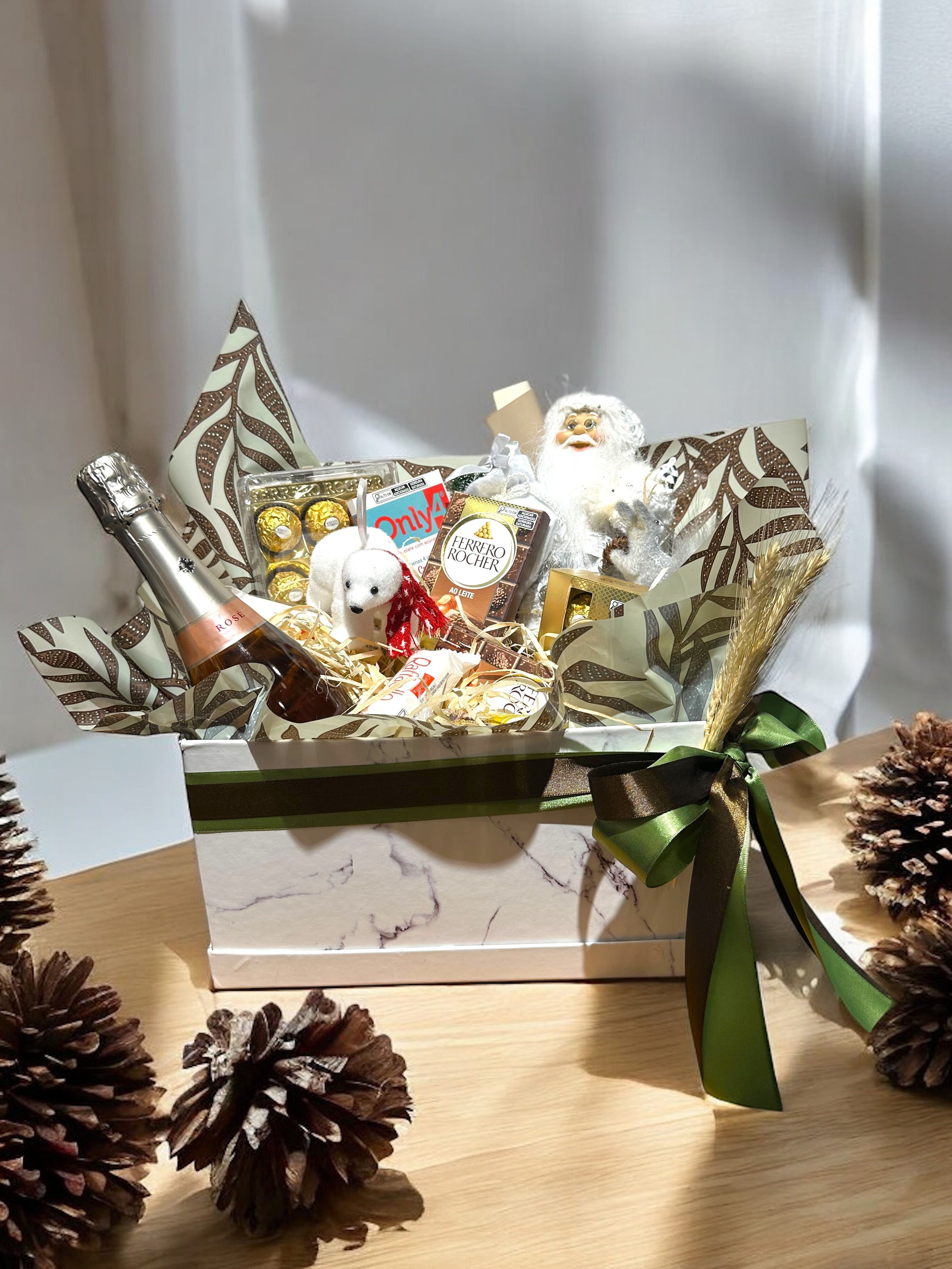 Elegant Christmas Basket with Chocolates and Sparkling Wine – enrose ltda